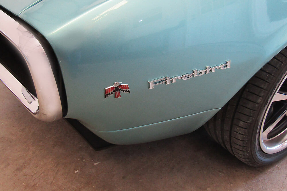 1967-68 Firebird Fender Emblem – Screaming Chicken